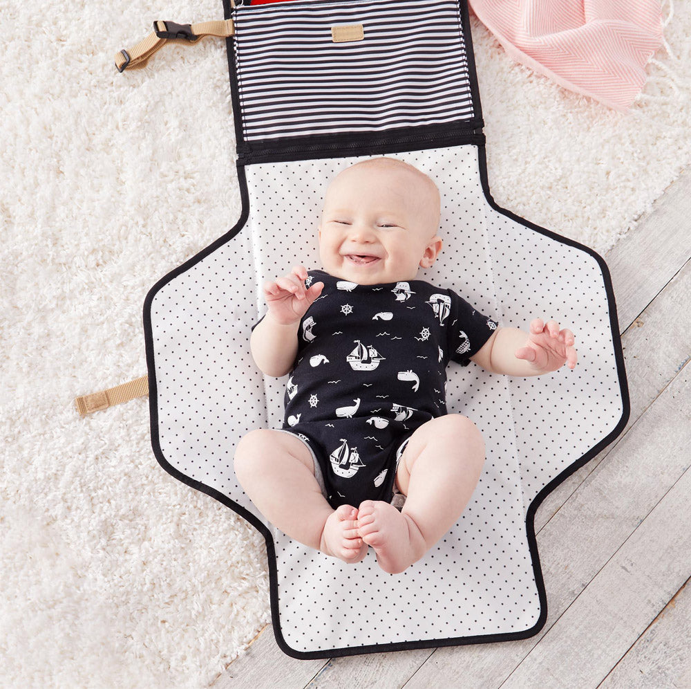 Skip Hop Pronto Signature Changing Station - Black & White Stripe / Ch ...
